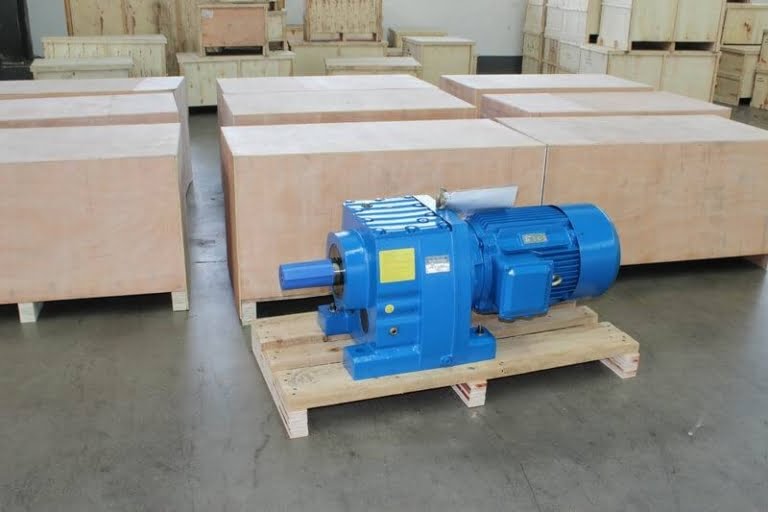 Inline Helical Reduction Gearbox for Conveyor | High efficiency ...